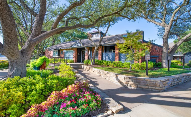 MAA Los Rios - Apartments Plano TX